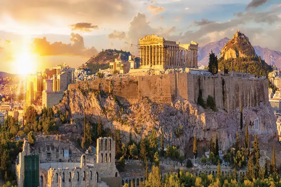 When to Say "OPA!": The Best Time to Visit Greece, Month by Month